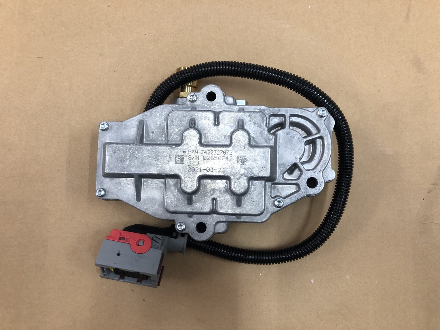 7422327072/22327072 AT2412E CLUTCH SERVO VALVE GENUINE (SQUARE SOCKET ...