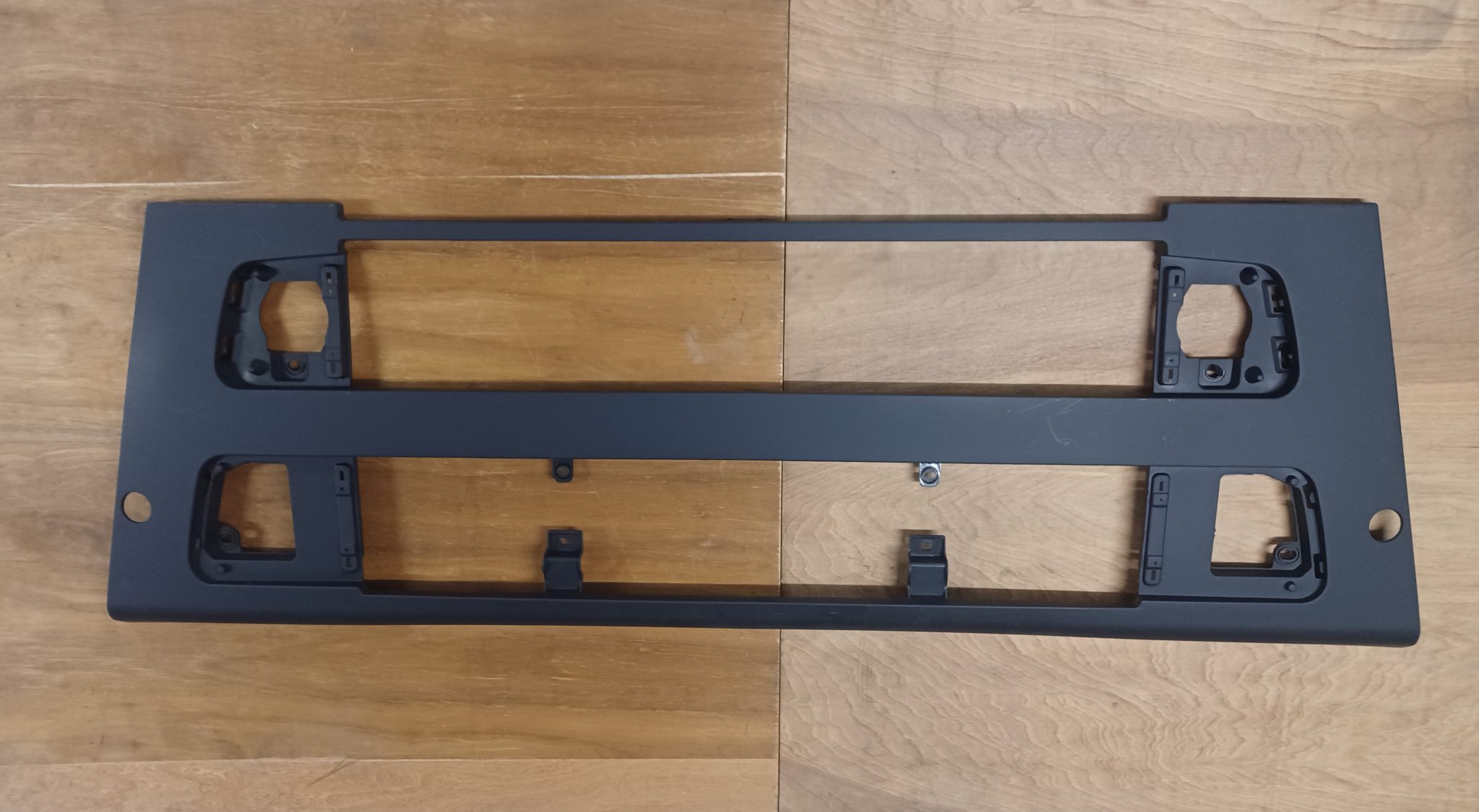 20453716 VOLVO FM12 V2 LOWER GRILLE CENTER | Grand Auto Parts Sdn Bhd