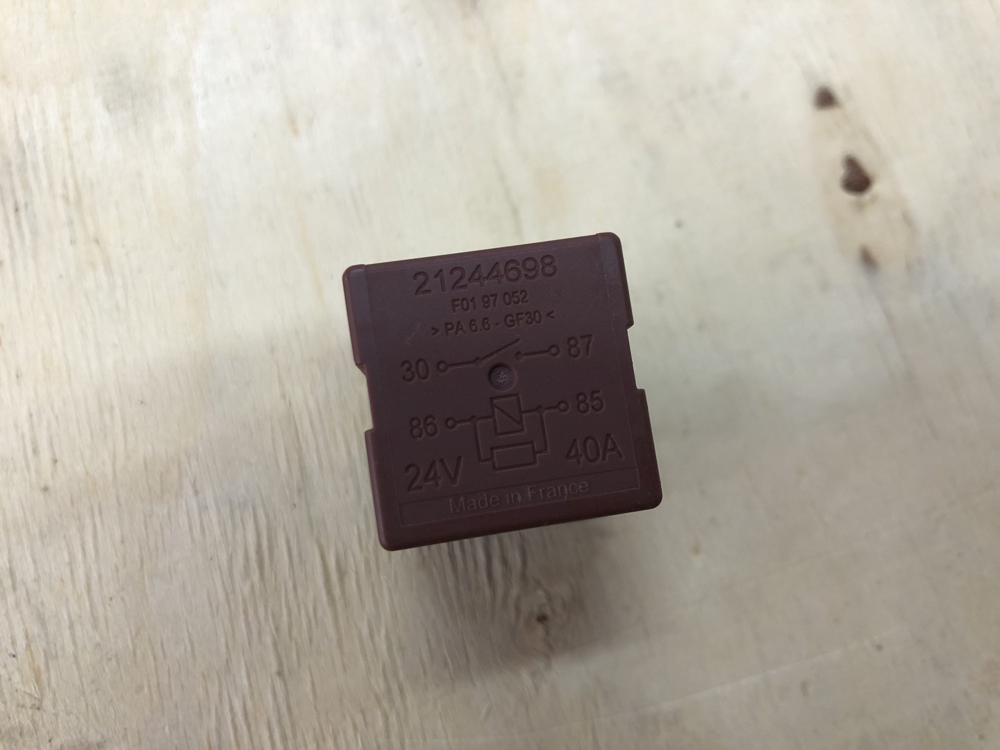 21244698 VOLVO FM FH RELAY GENUINE 4 PIN 2B 2S 40A BROWN | Grand Auto ...